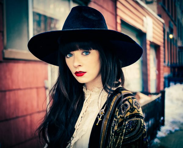 I'm waiting here. - Jag Lever - I Live